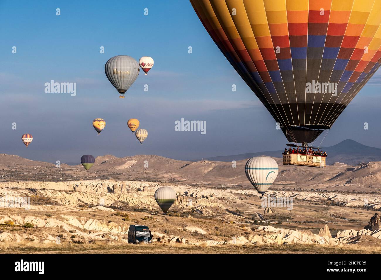 Ballon ride experience in Capadoccia, Turkey. Float Over Cappadocia's ...