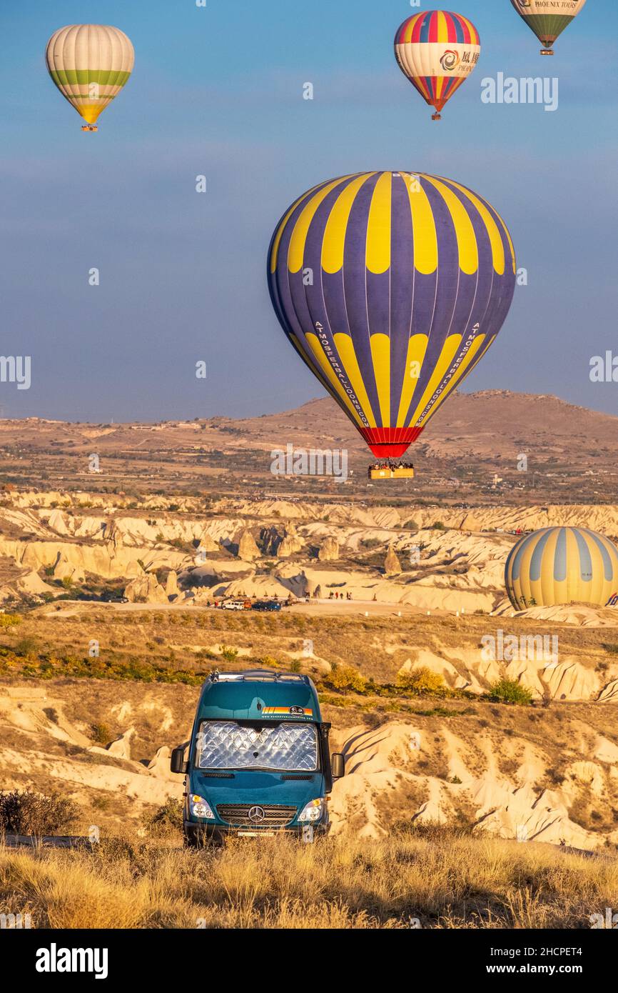 Ballon ride experience in Capadoccia, Turkey. Float Over Cappadocia's ...