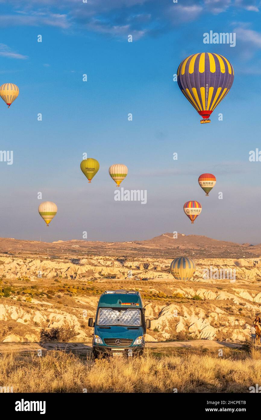 Ballon ride experience in Capadoccia, Turkey. Float Over Cappadocia's ...