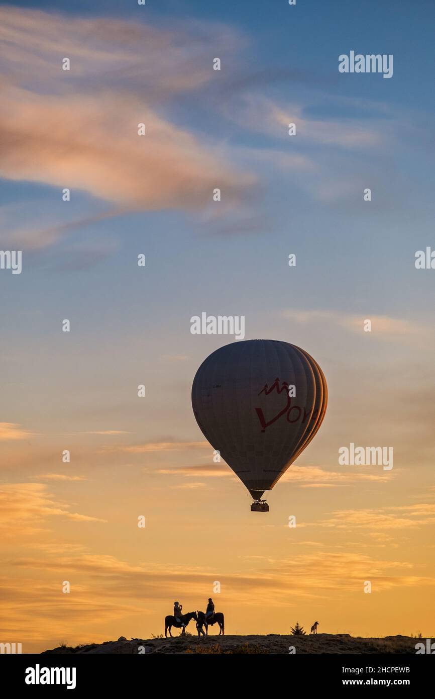 Ballon ride experience in Capadoccia, Turkey. Float Over Cappadocia's ...
