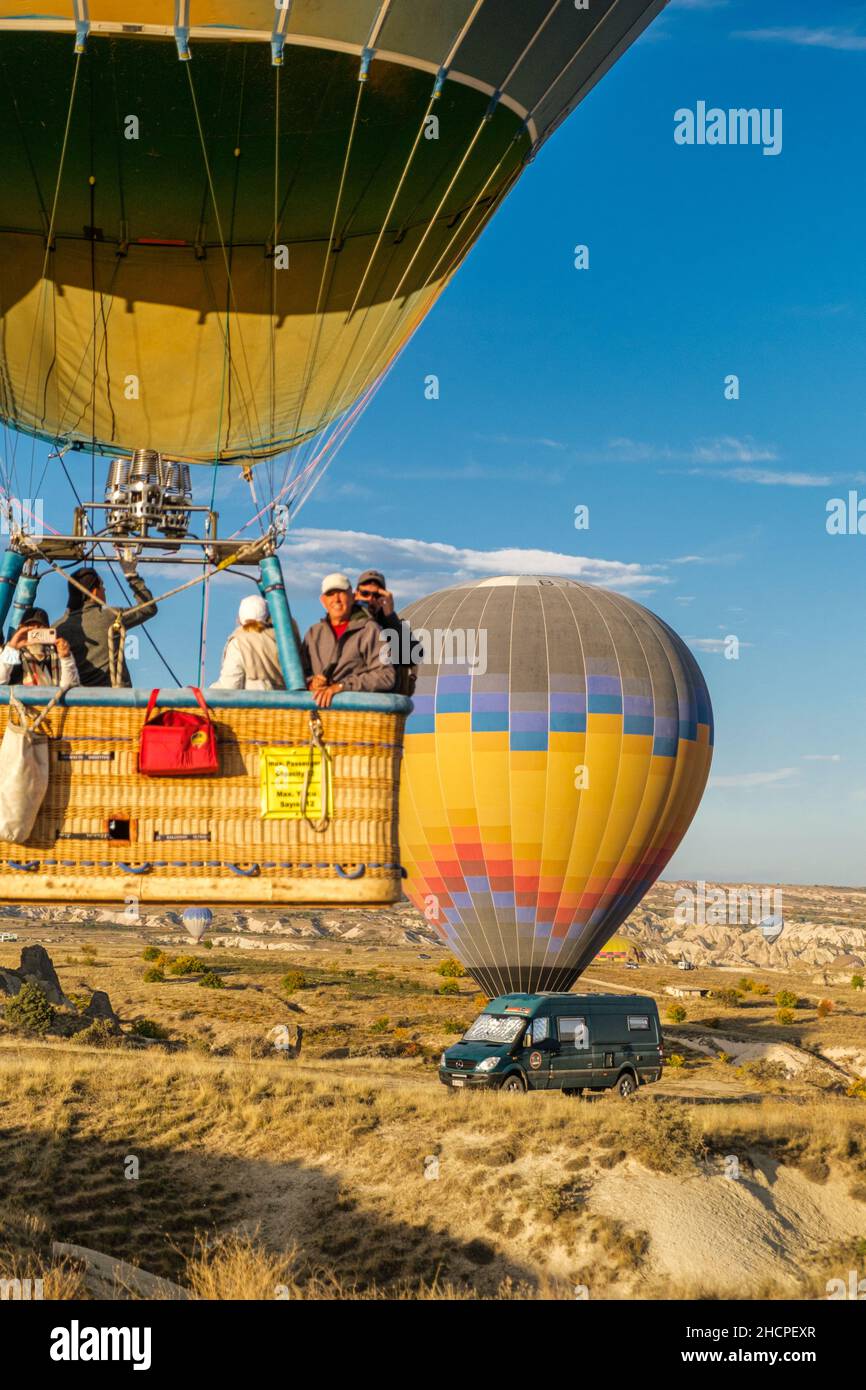 Ballon ride experience in Capadoccia, Turkey. Float Over Cappadocia's ...