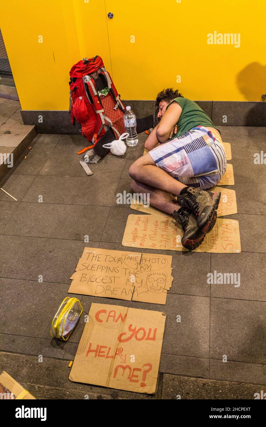 Begpacking hi-res stock photography and images - Alamy