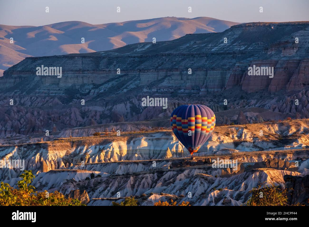 Ballon ride experience in Capadoccia, Turkey. Float Over Cappadocia's ...