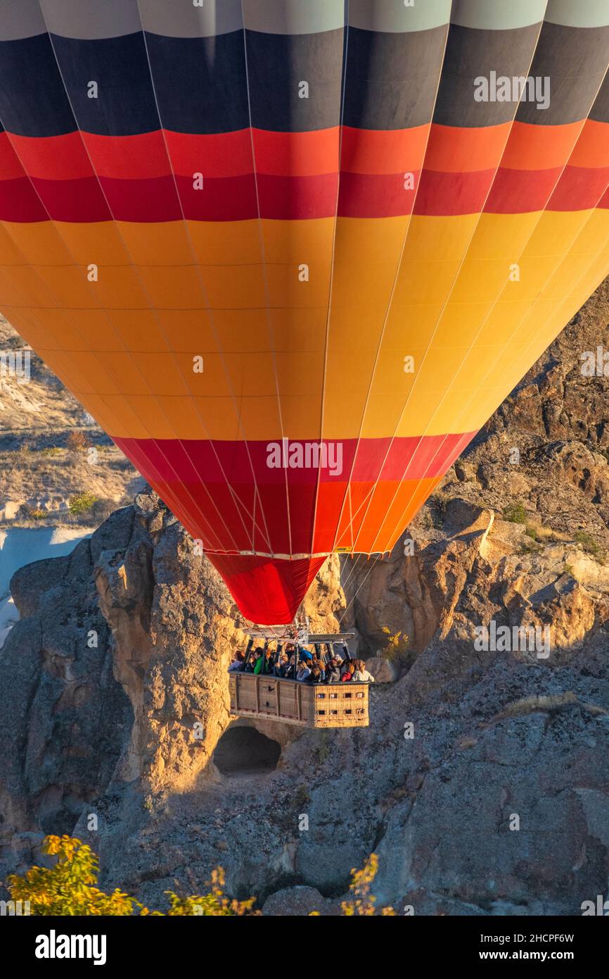 Ballon ride experience in Capadoccia, Turkey. Float Over Cappadocia's ...