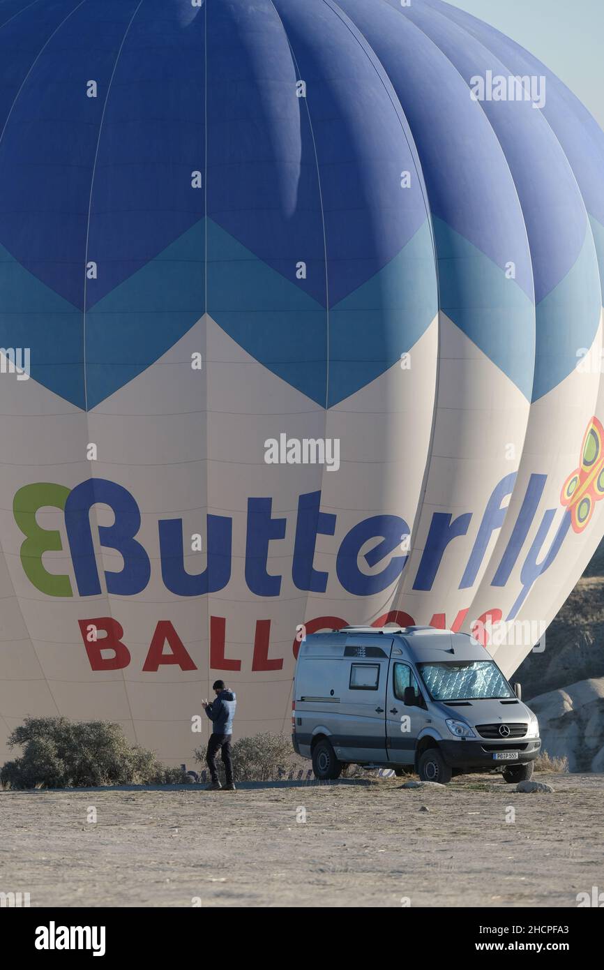 Van life with ballon ride behind in Capadoccia Stock Photo - Alamy