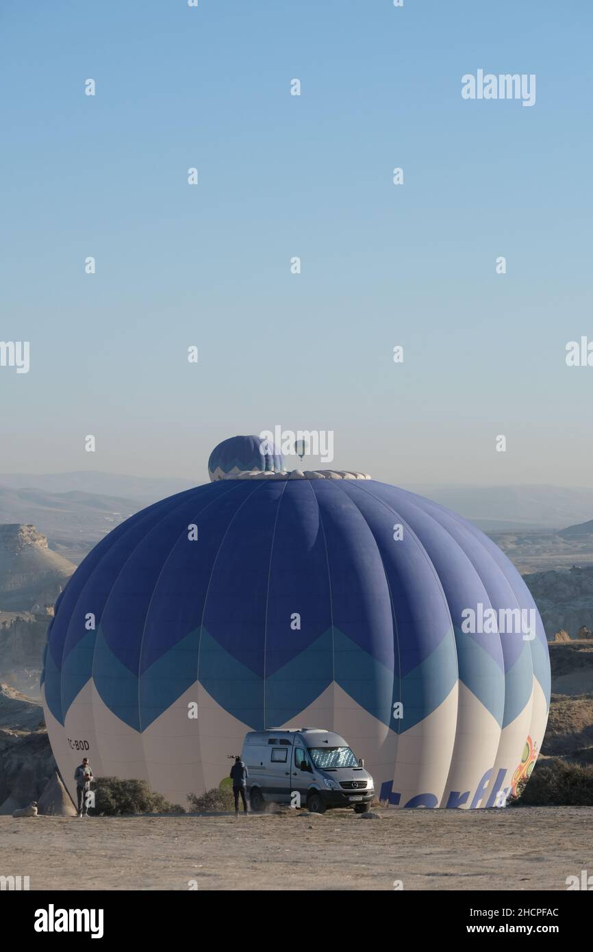Van life with ballon ride behind in Capadoccia Stock Photo - Alamy