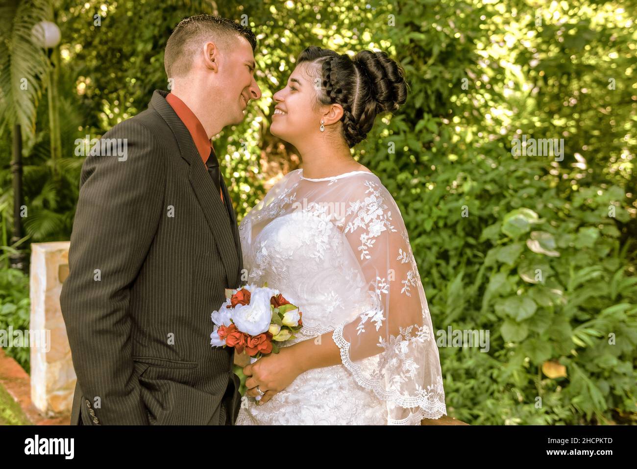 Wedding photos of a Latin American (Cuban) couple Stock Photo - Alamy