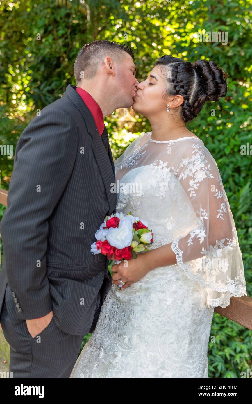 Wedding photos of a Latin American (Cuban) couple Stock Photo - Alamy