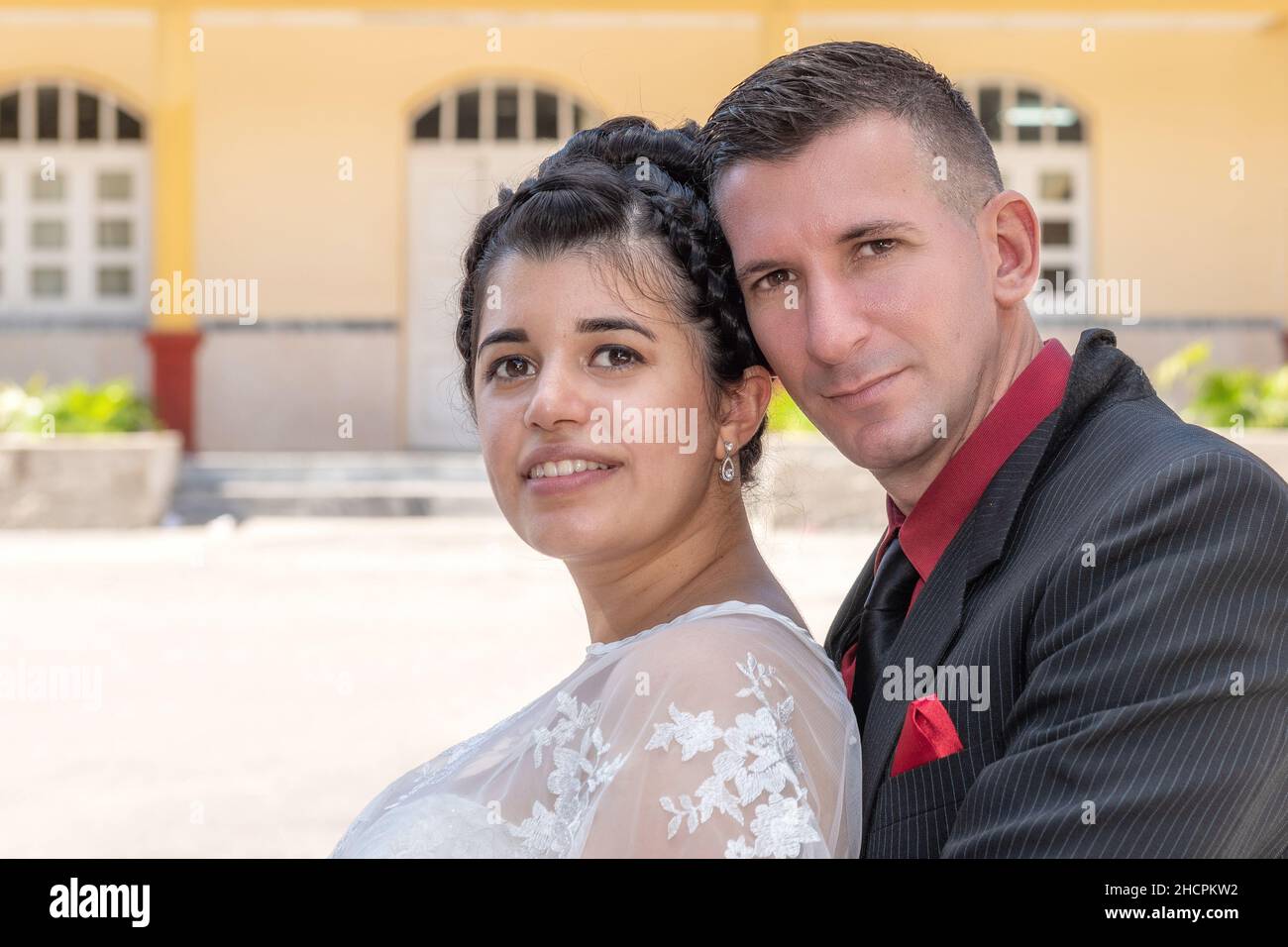 Wedding photos of a Latin American (Cuban) couple Stock Photo - Alamy
