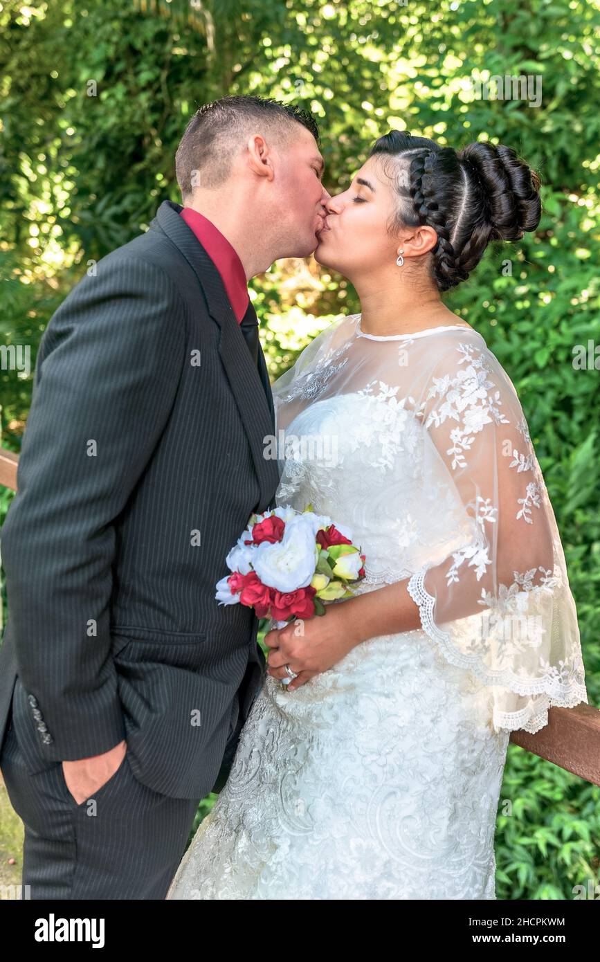 Wedding photos of a Latin American (Cuban) couple Stock Photo - Alamy