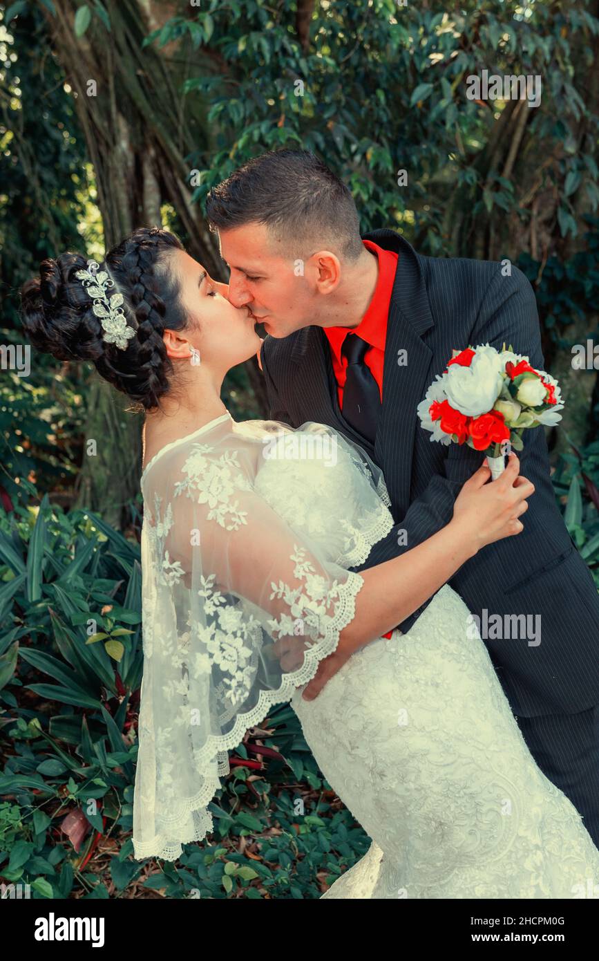 Wedding photos of a Latin American (Cuban) couple Stock Photo - Alamy