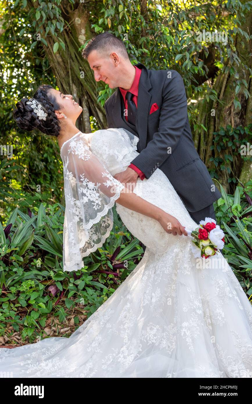 Wedding photos of a Latin American (Cuban) couple Stock Photo - Alamy