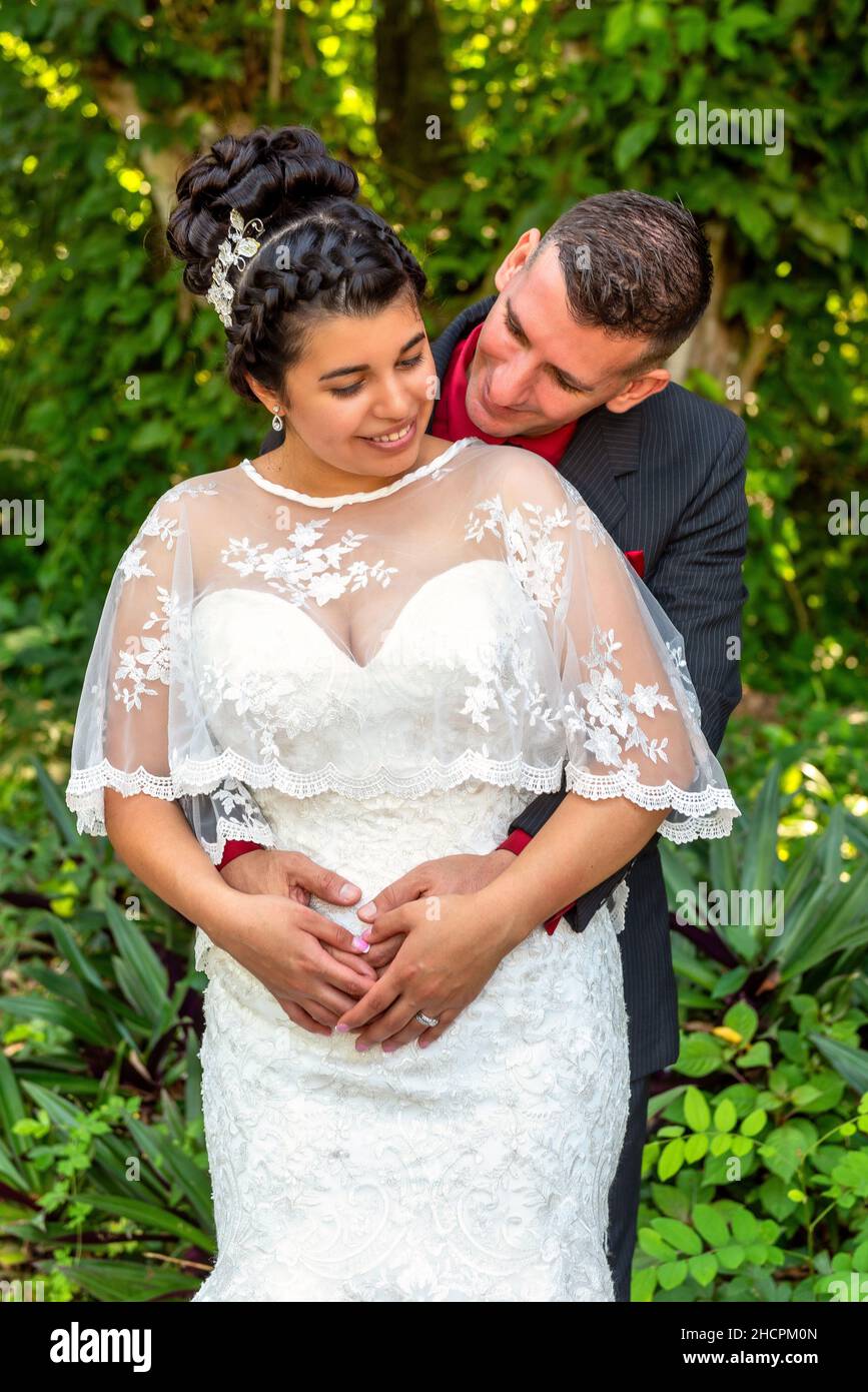 Wedding photos of a Latin American (Cuban) couple Stock Photo - Alamy