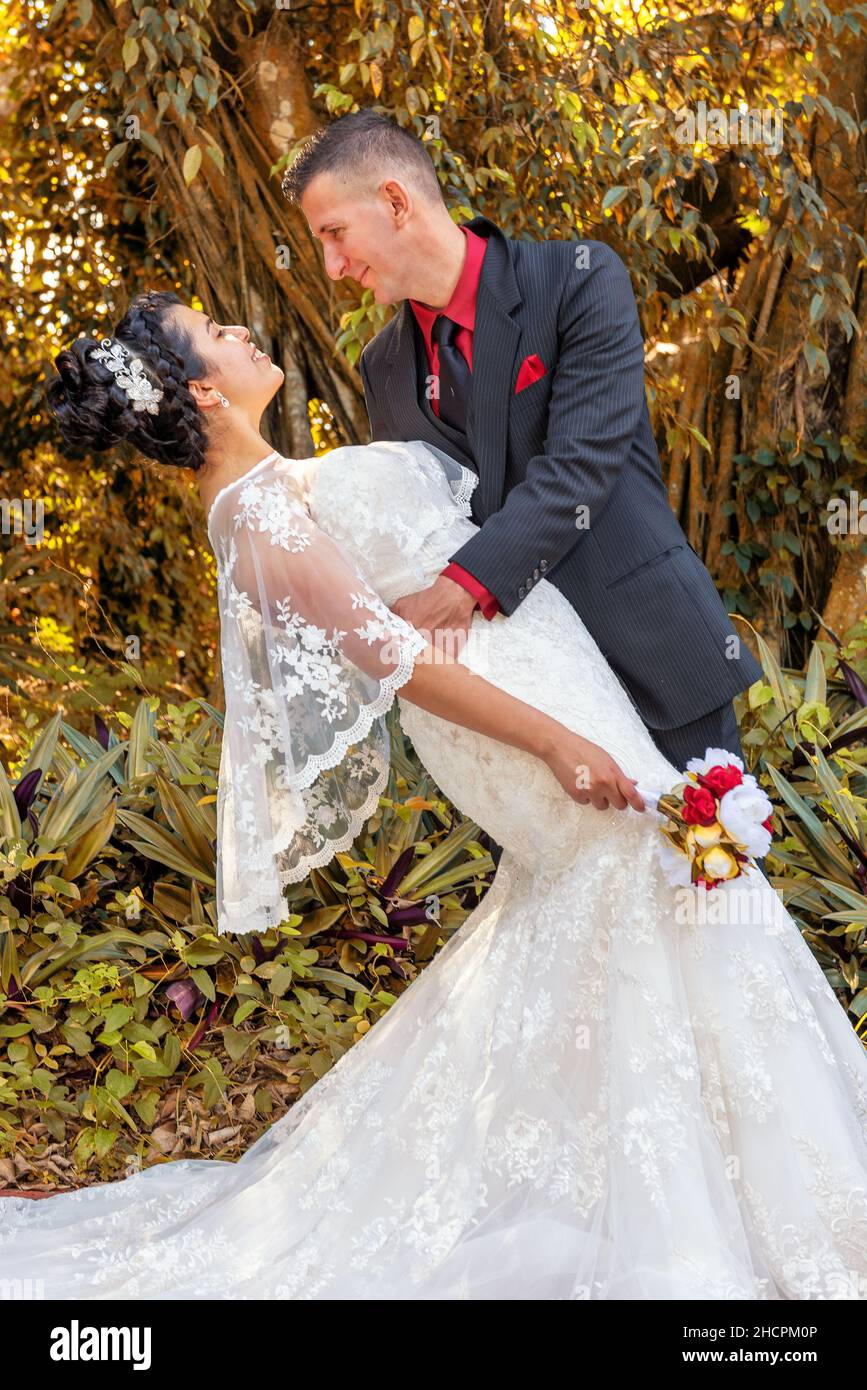 Wedding photos of a Latin American (Cuban) couple Stock Photo - Alamy