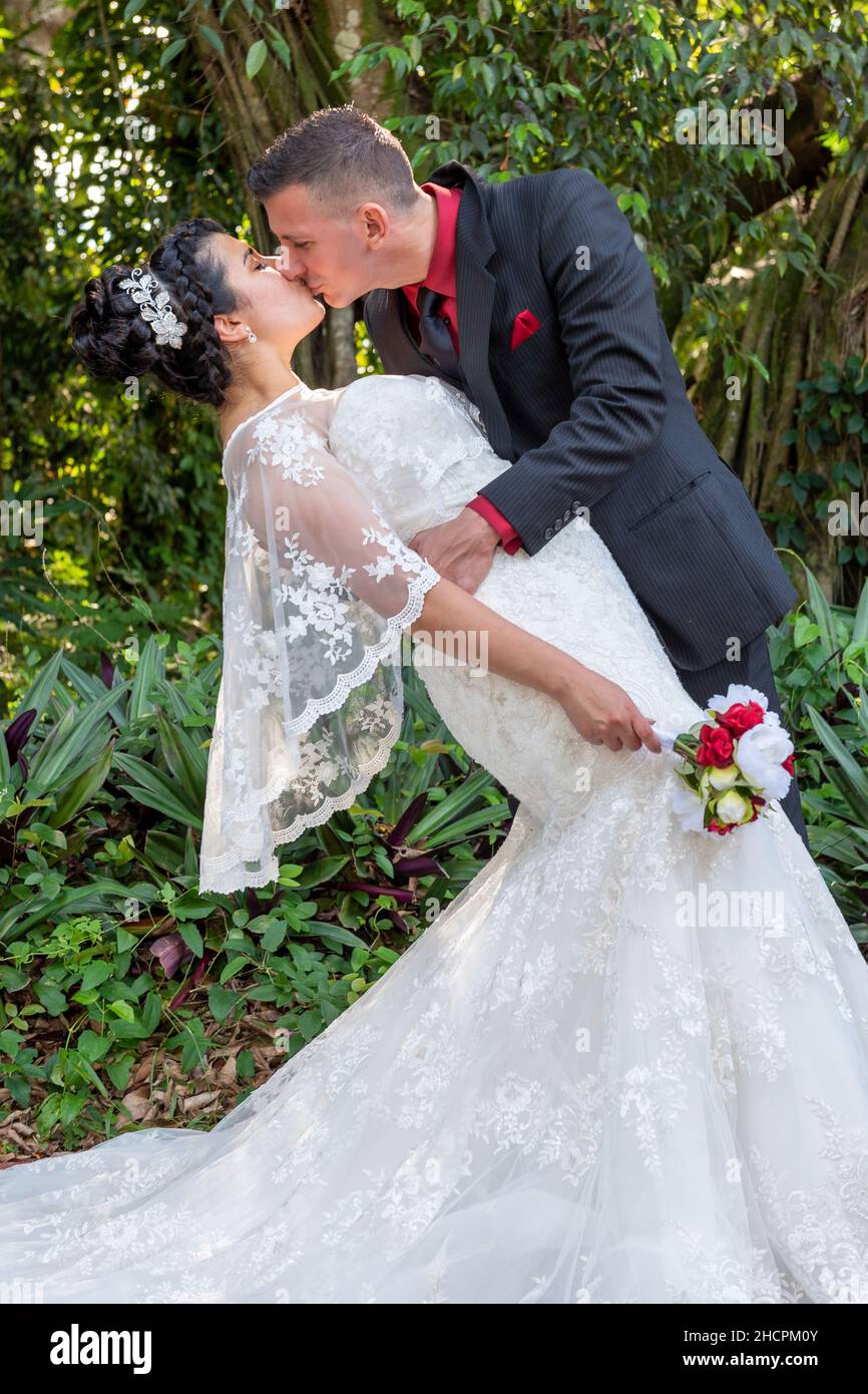 Wedding photos of a Latin American (Cuban) couple Stock Photo - Alamy