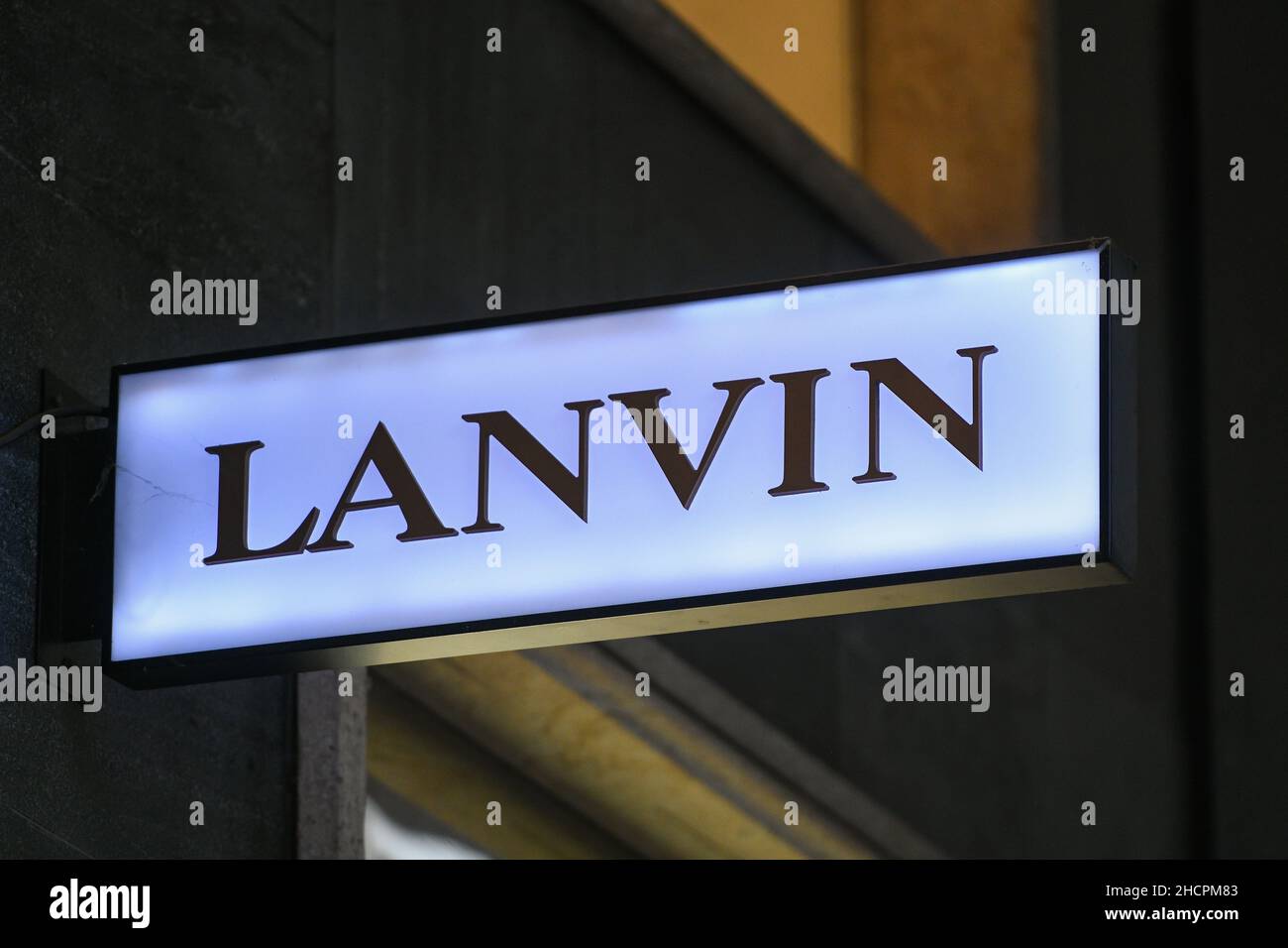 Fashion logo design hi-res stock photography and images - Alamy