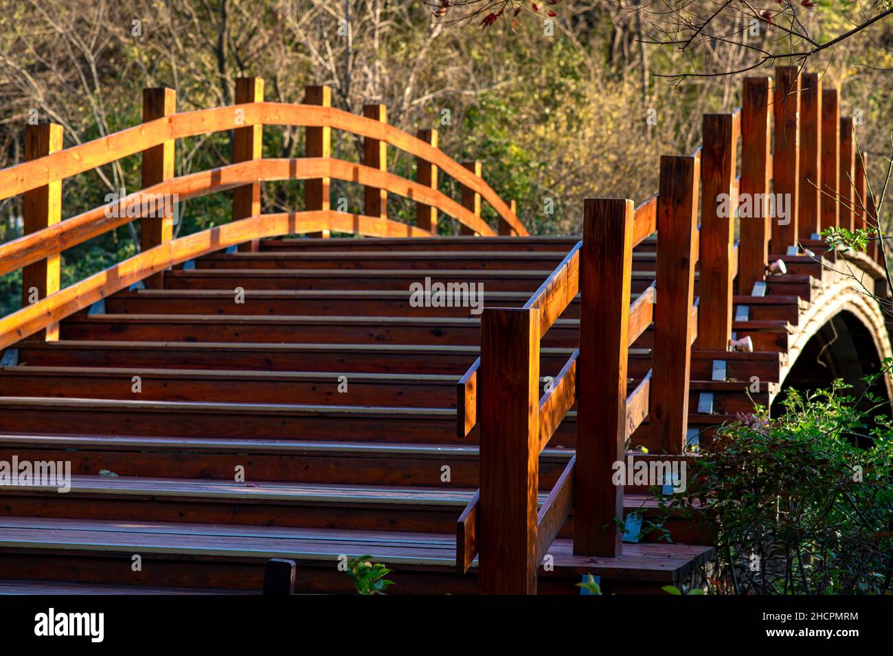 Curved bridge hi-res stock photography and images - Alamy