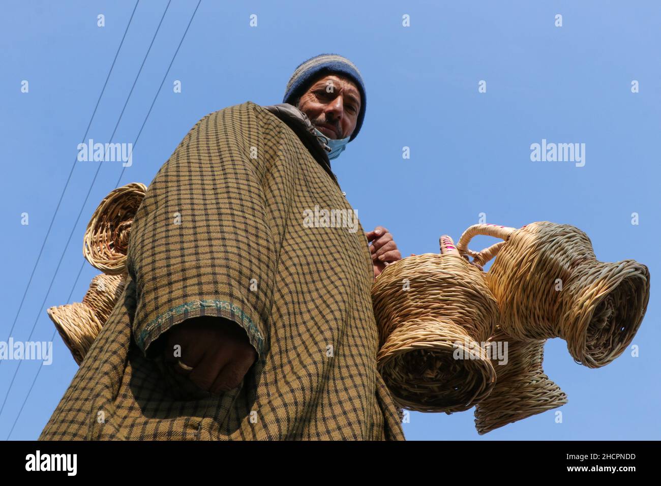 Srinagar, Jammu and Kashmir, India. 31st Dec, 2021. A vendor seen ...