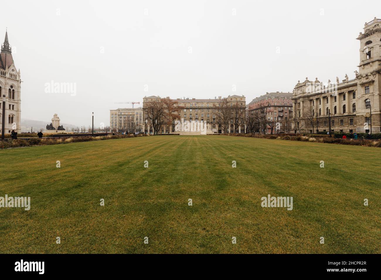 Kossuth square dark hi-res stock photography and images - Alamy