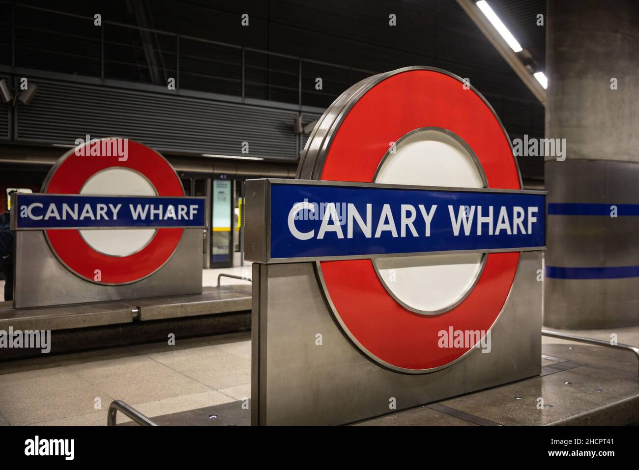 Underground signage hi-res stock photography and images - Alamy