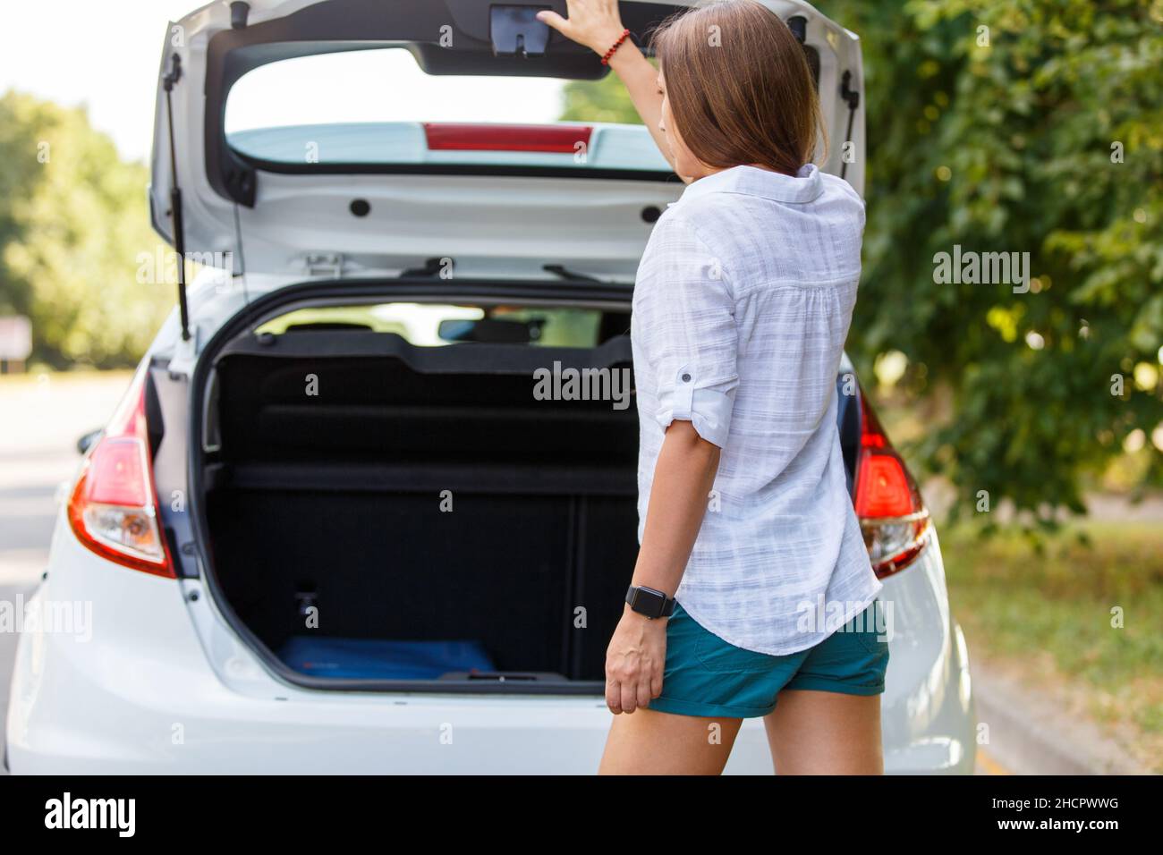 Person in trunk of car hi-res stock photography and images - Alamy