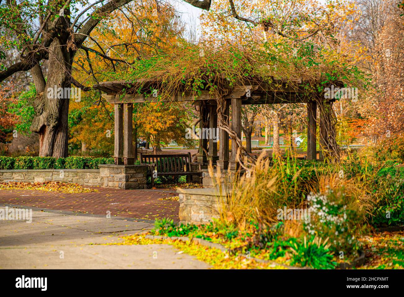 Enclosed structure hi-res stock photography and images - Alamy