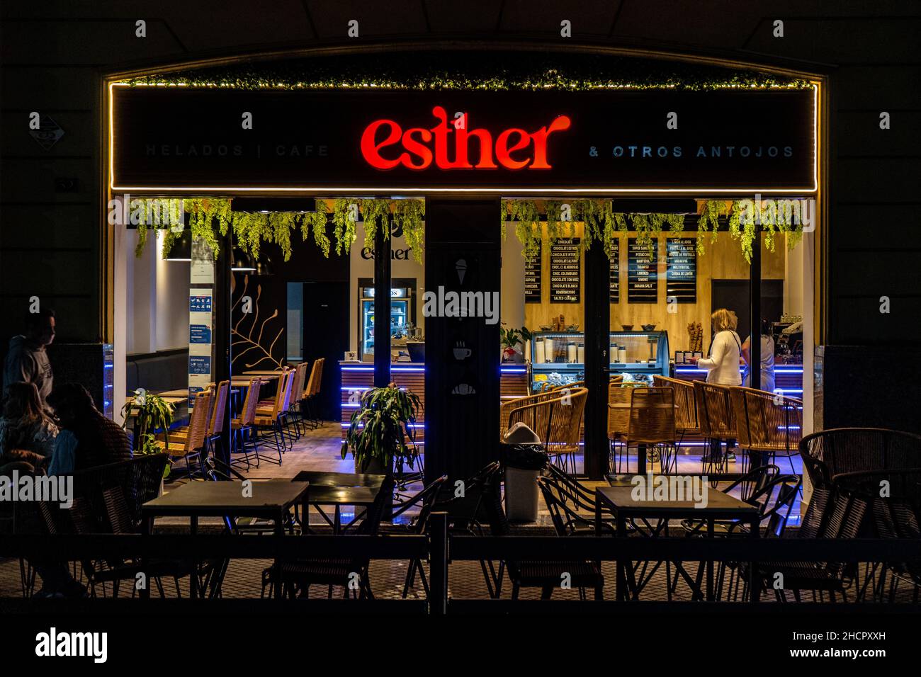 Storefront at night hi-res stock photography and images - Alamy