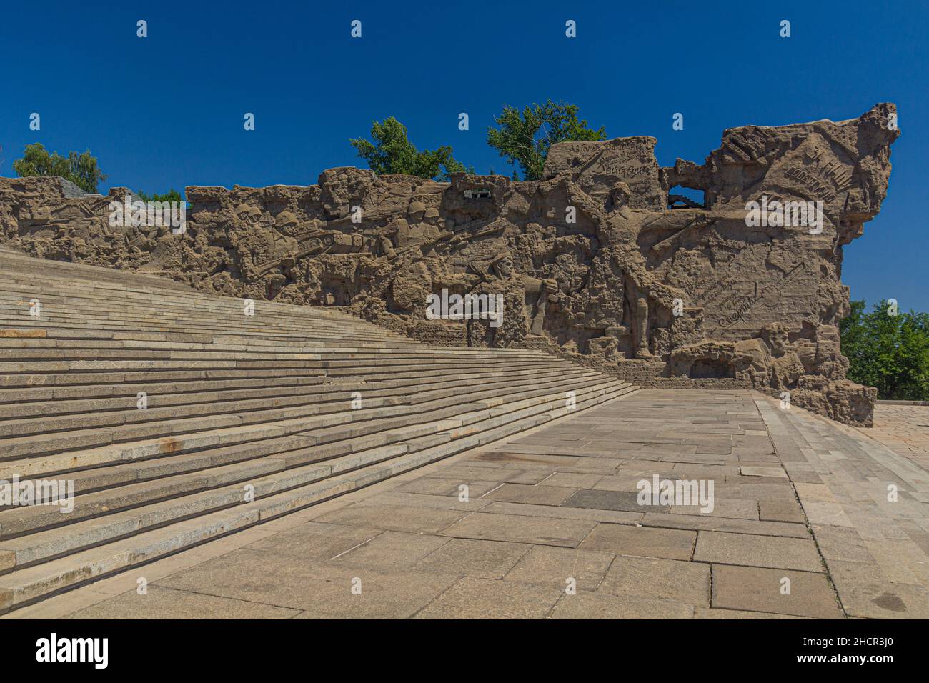 VOLGOGRAD, RUSSIA - JUNE 28, 2018: Sculpture at the memorial complex ...