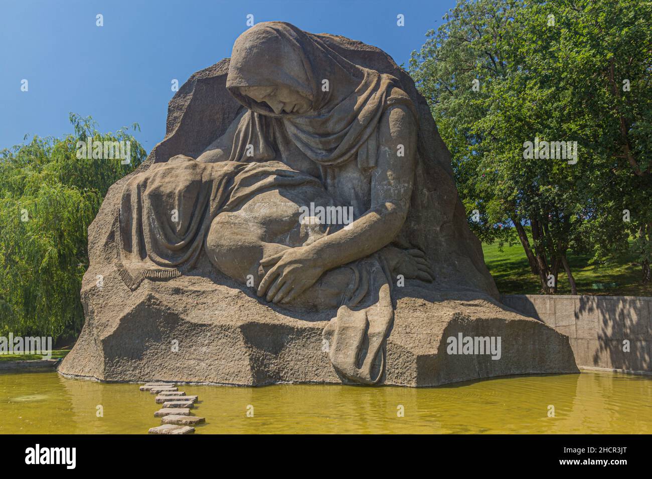 VOLGOGRAD, RUSSIA - JUNE 28, 2018: Mourning mother sculpture at the ...