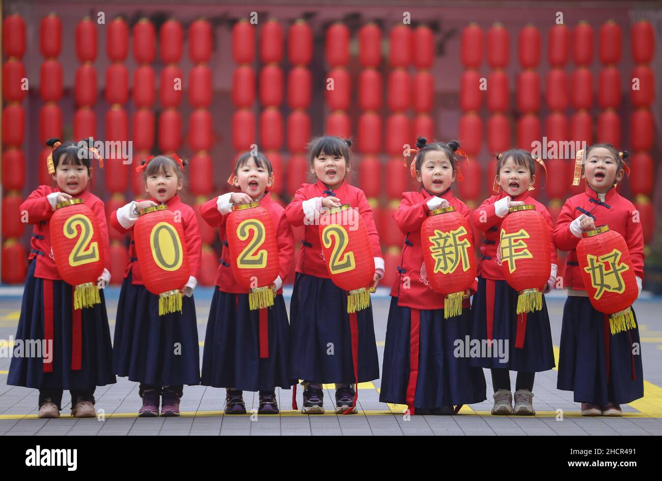 Suining, China's Sichuan Province. 31st Dec, 2021. Children hold red ...