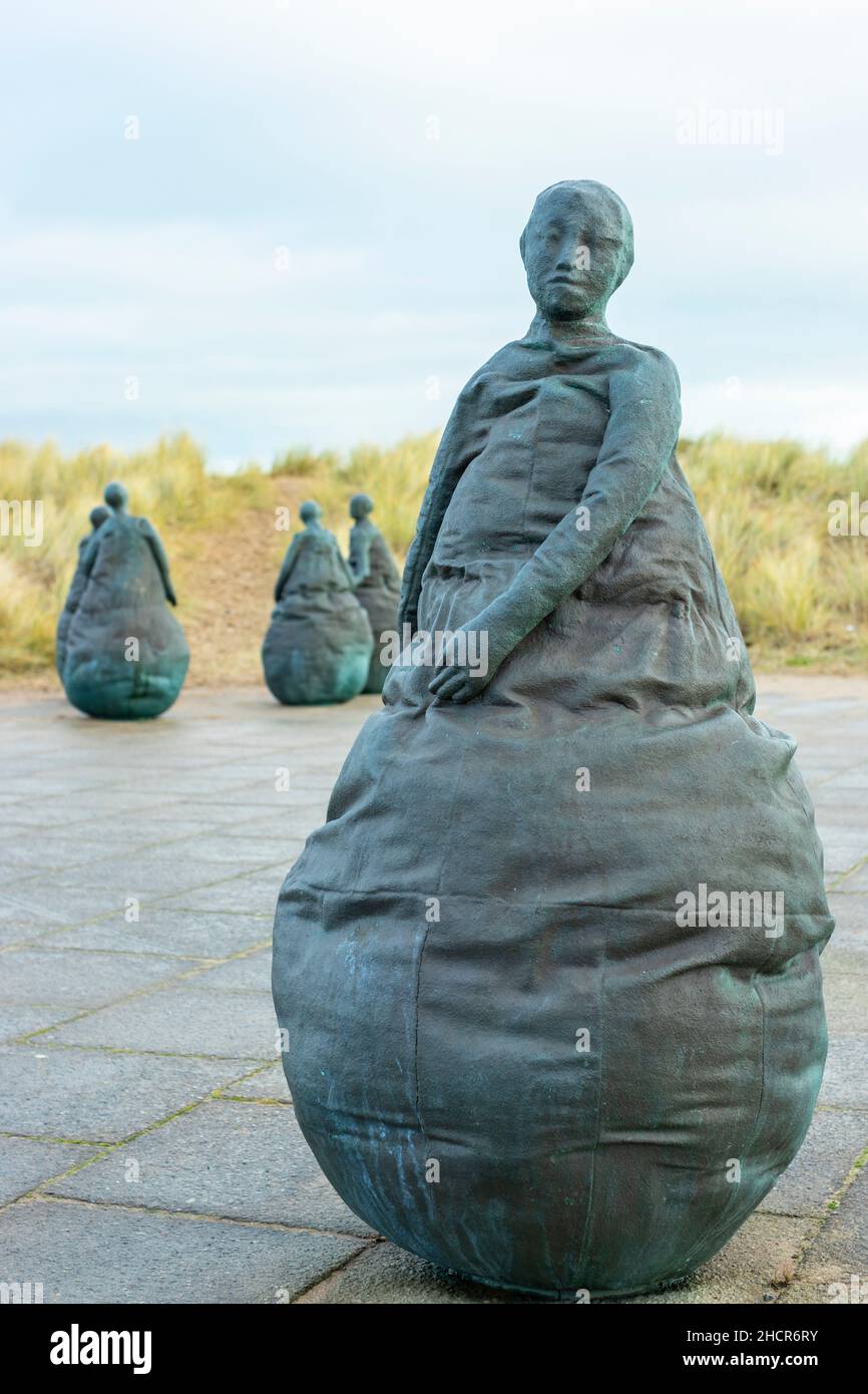 A unique round-shaped bronze statue of female figure "Conversation ...