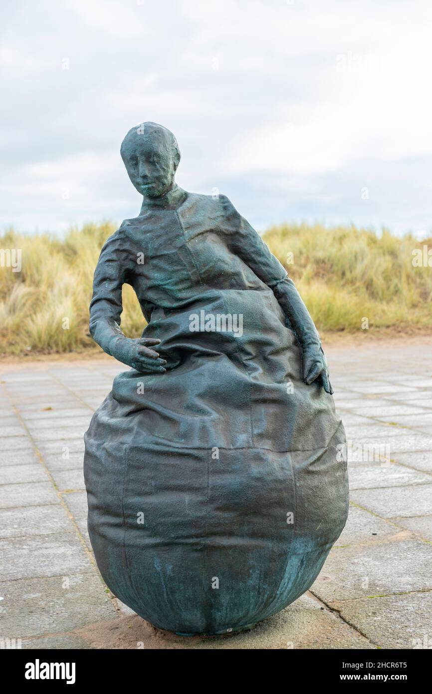 A unique round-shaped bronze statue of female figure "Conversation ...