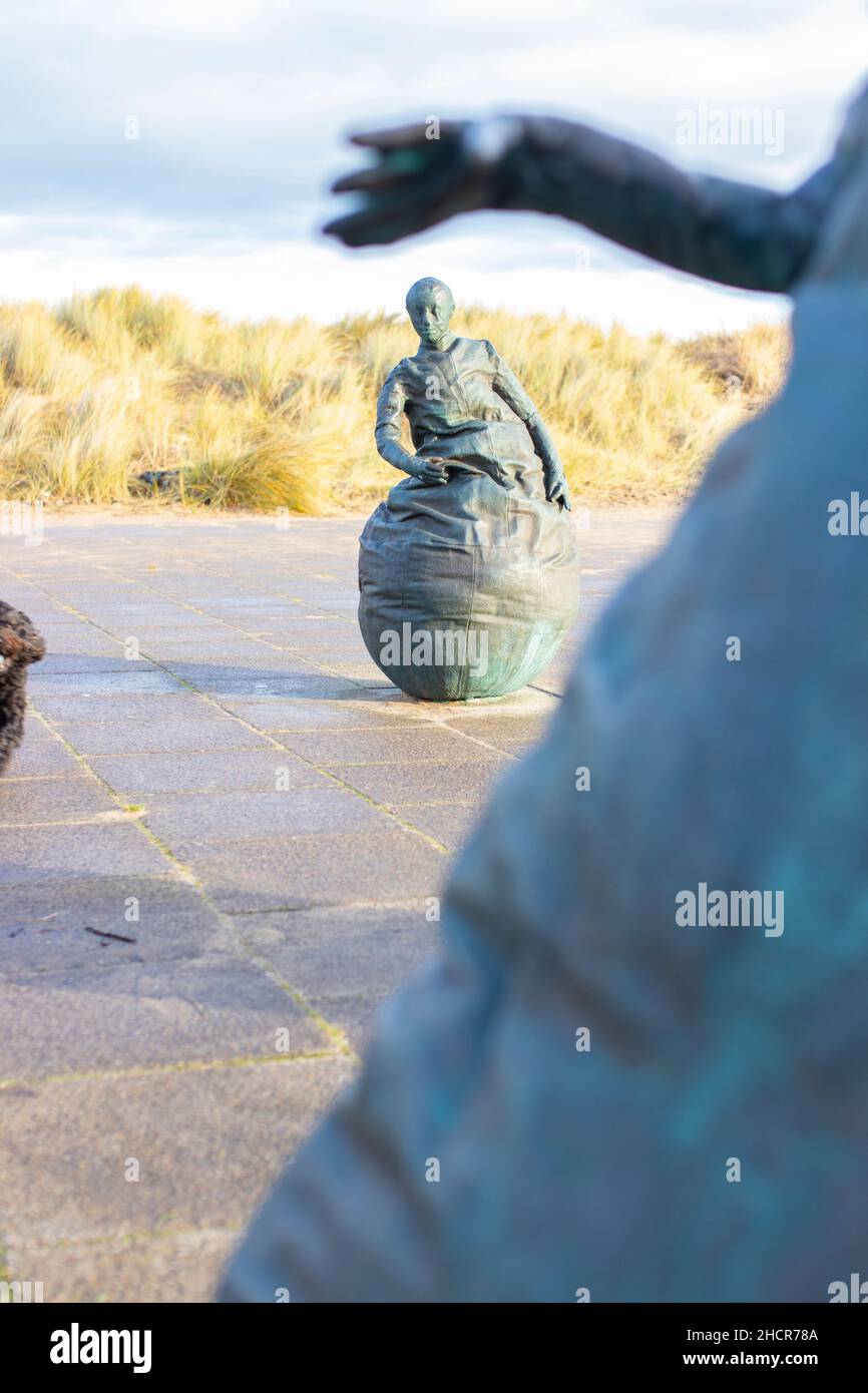 A unique round-shaped bronze statue of female figure "Conversation ...
