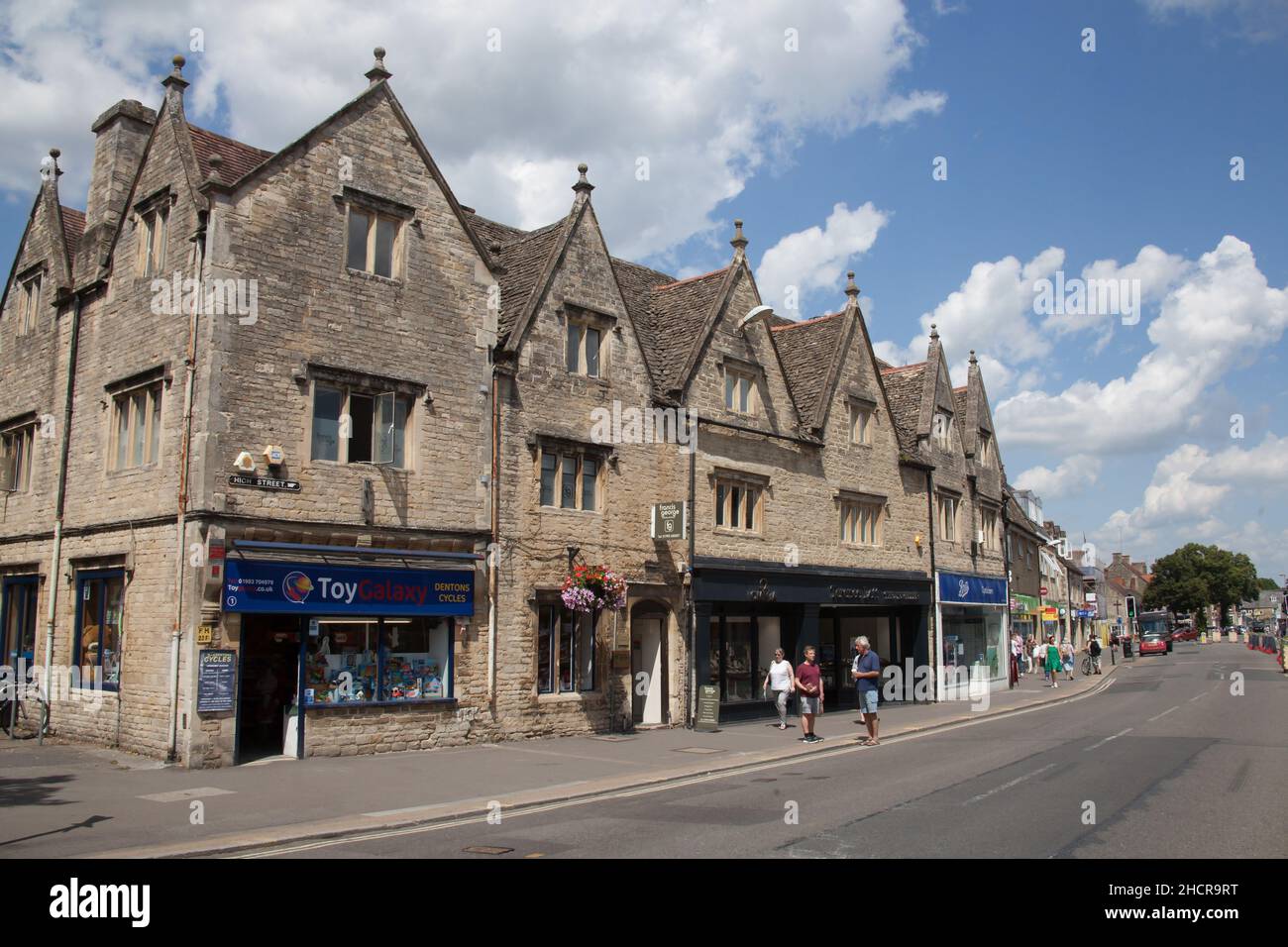 Shops on Market Square in Witney, Oxfordshire in the UK Stock Photo - Alamy