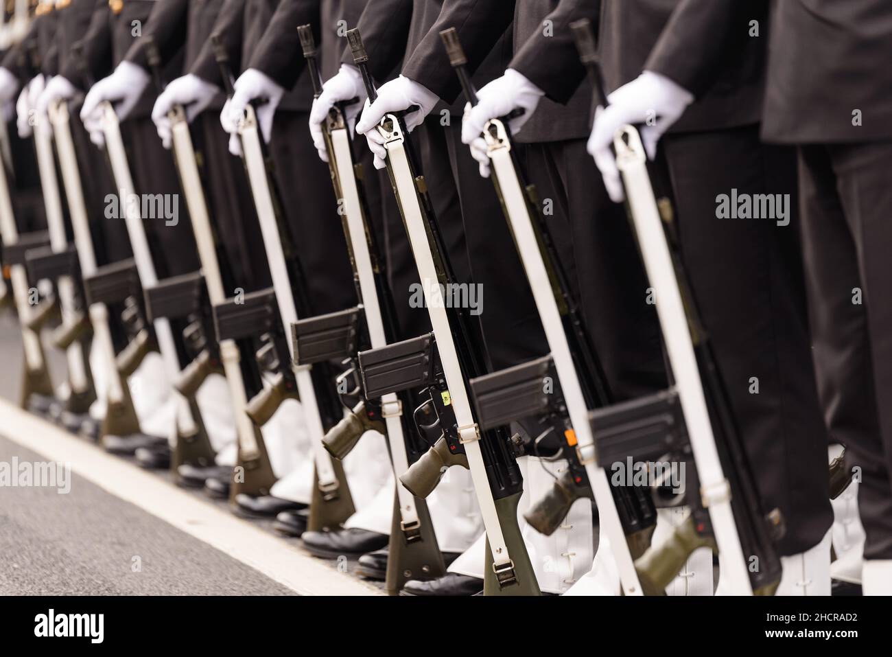 Soldiers stance hi-res stock photography and images - Alamy