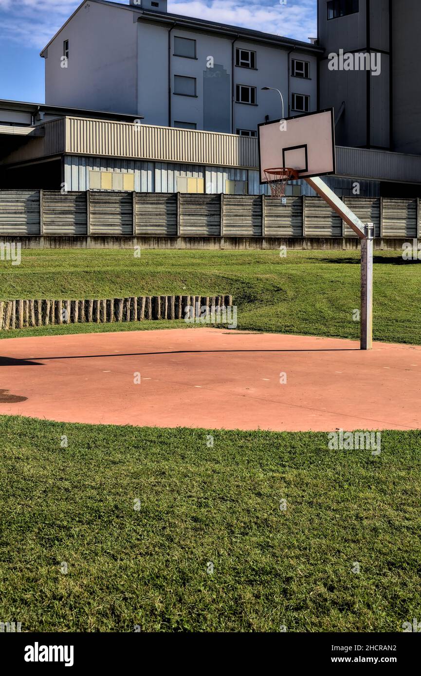 Basketball hoop in the park hi-res stock photography and images - Alamy