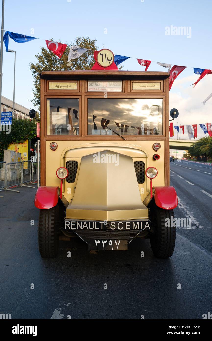 Renault bus retro hi-res stock photography and images - Alamy