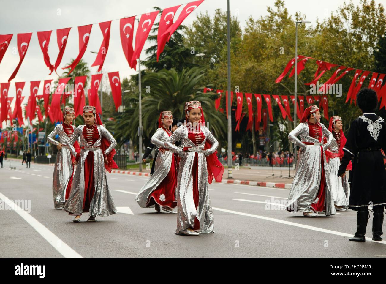 Turkey folk dance hi-res stock photography and images - Alamy