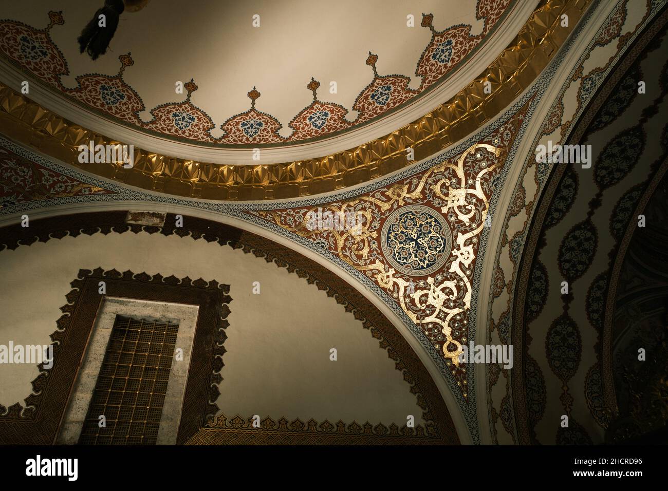 Embroidered mosque wall. Mosque window and wall gilding Stock Photo - Alamy