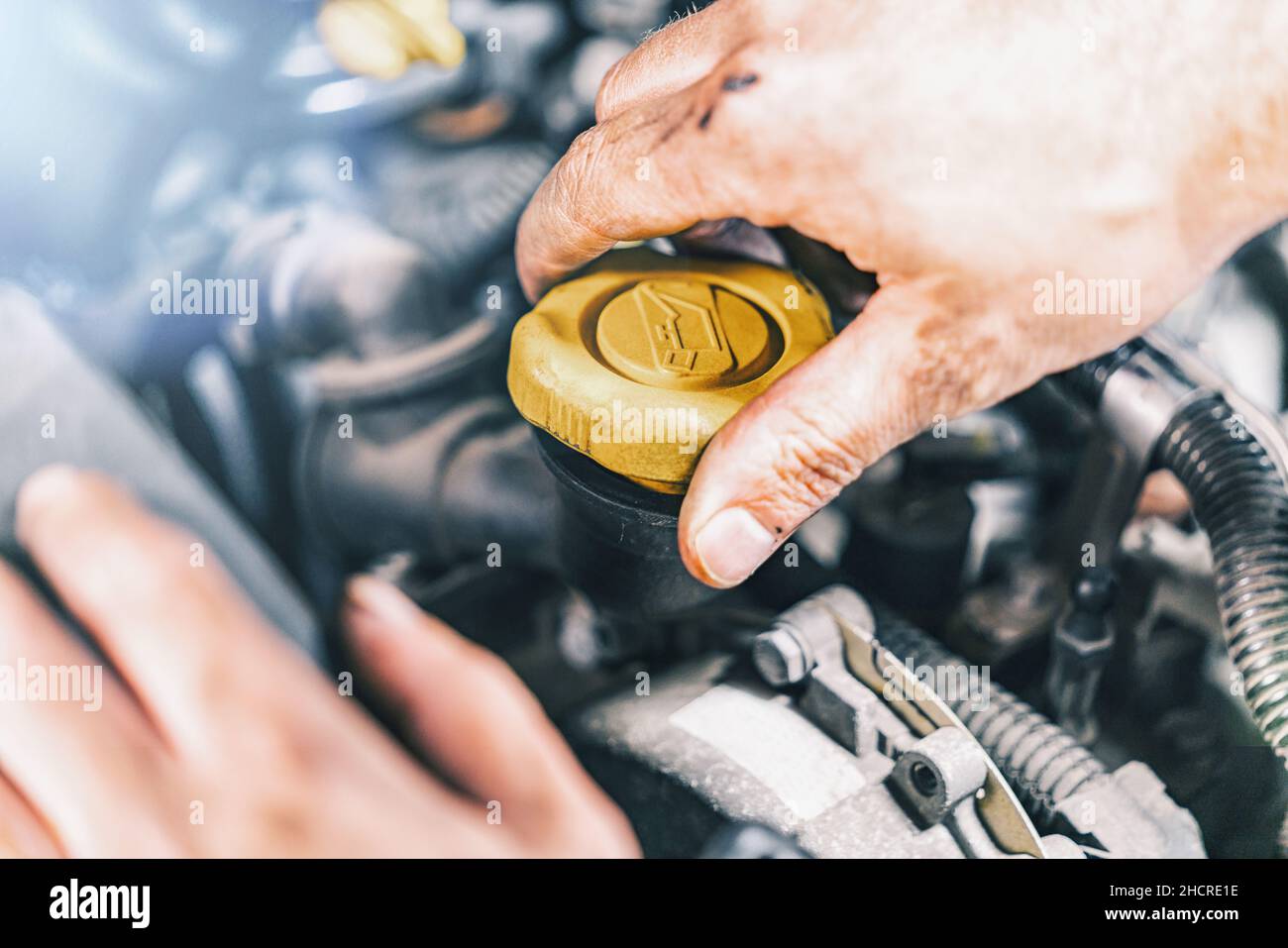 Mechanic changing oil Stock Photo - Alamy