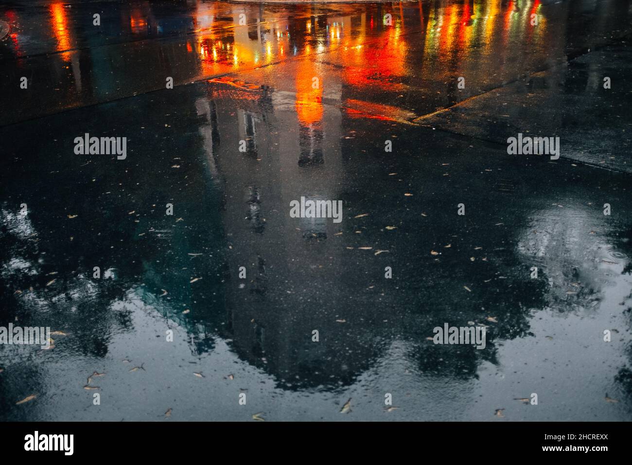 Wet pavement reflected building hi-res stock photography and images - Alamy
