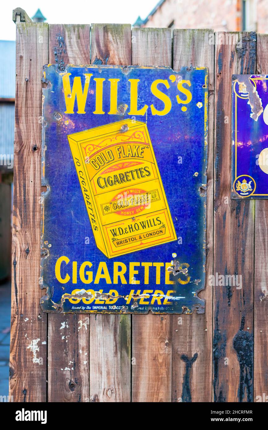 Cigarettes enamel sign hi-res stock photography and images - Alamy
