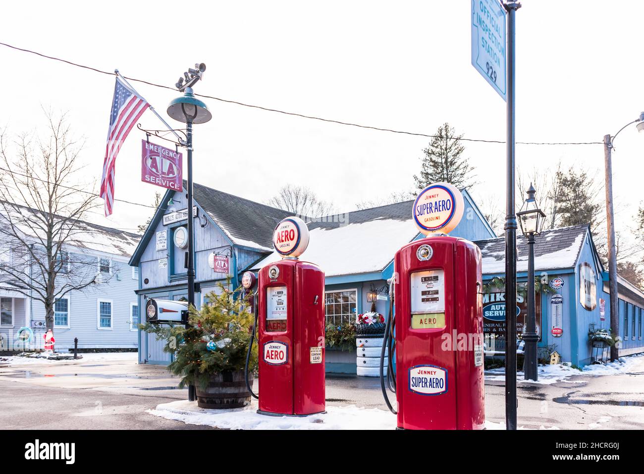 Mikes auto service hi-res stock photography and images - Alamy