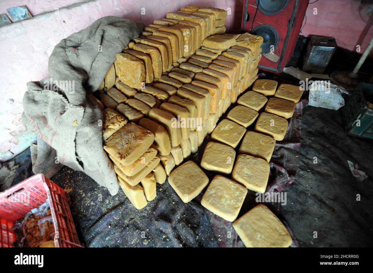 Indian jaggery production hi-res stock photography and images - Alamy