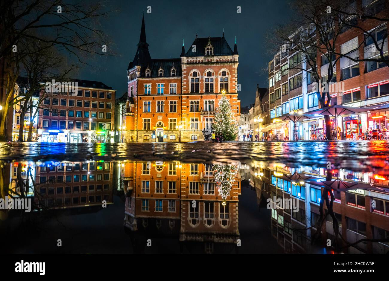 Empty market place hi-res stock photography and images - Alamy