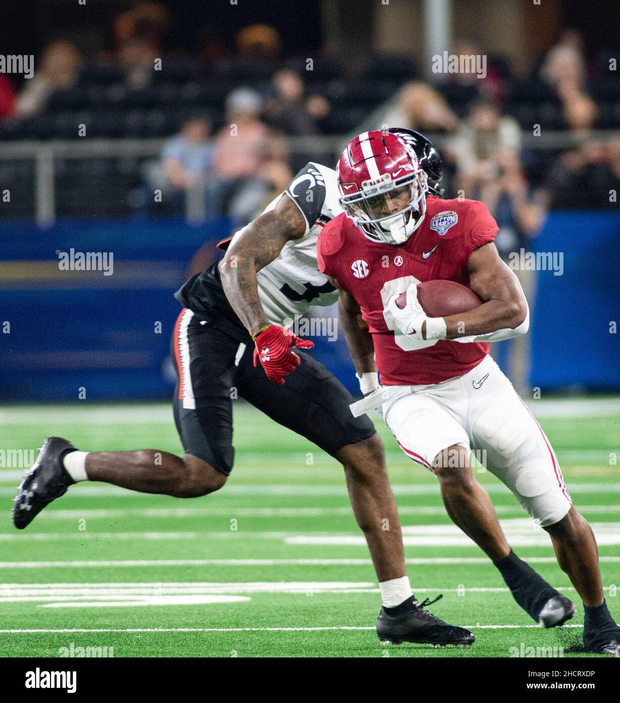 Arlington, Texas, USA. 31st Dec, 2021. Alabama running back getting ...