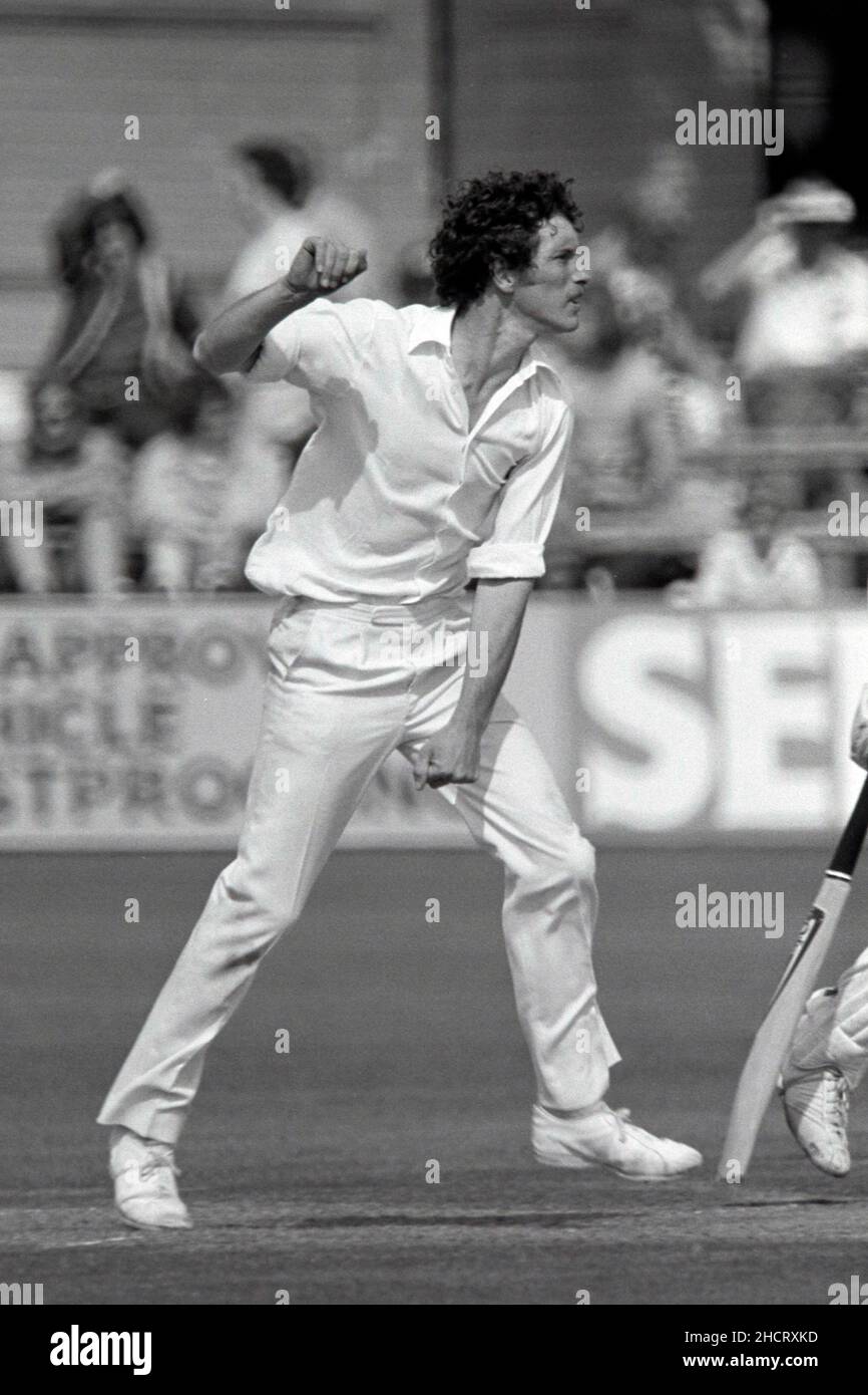 Stephen Boock (NZ) bowling, Worcestershire v New Zealand Tour Match ...