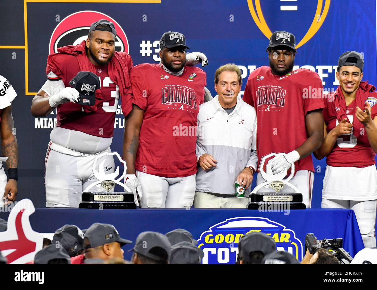December 31, 2021: Alabama coach Nick Saban poses with the team after ...