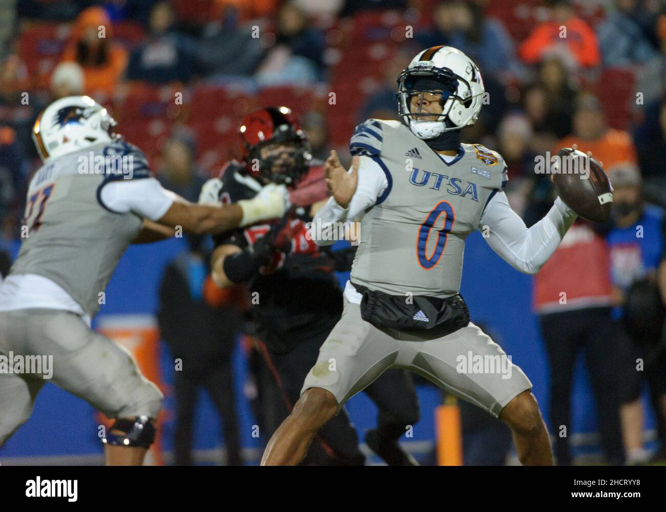December 21 2021: UTSA Roadrunners quarterback Frank Harris (0) drops ...