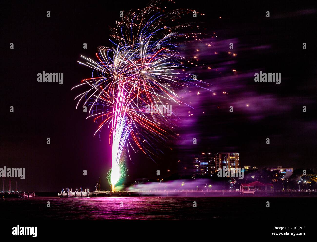 Beautiful 2021 New Years Eve Firewoks at 9pm from the jetty in the ...